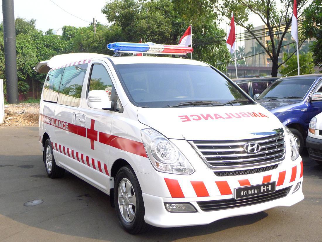 Handover of H-1 ambulance to PMI | Handal Indonesia Motor